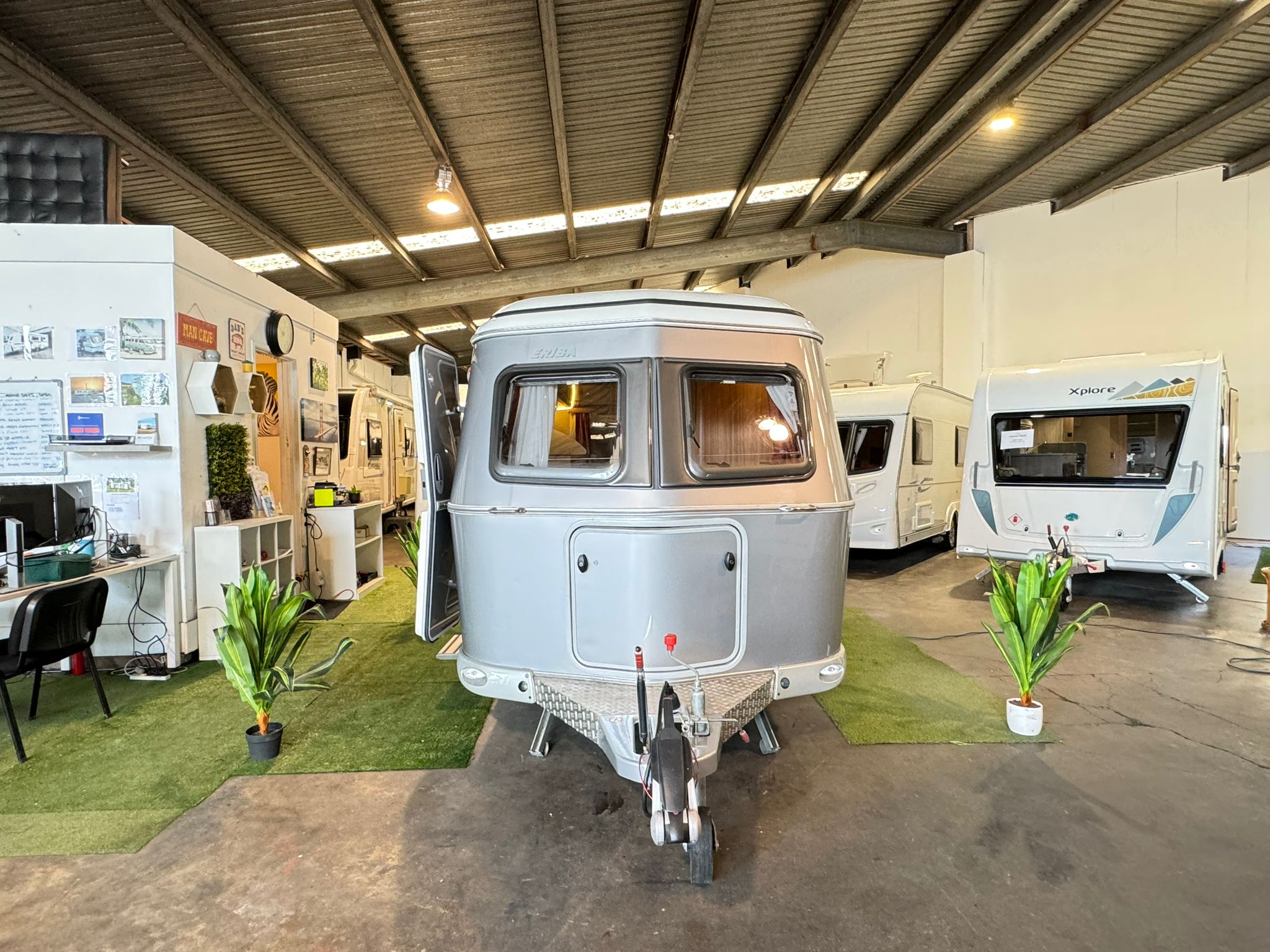 2017 Eriba Touring Triton 430 Silver Edition - RARE OPPORTUNITY / 180W ...