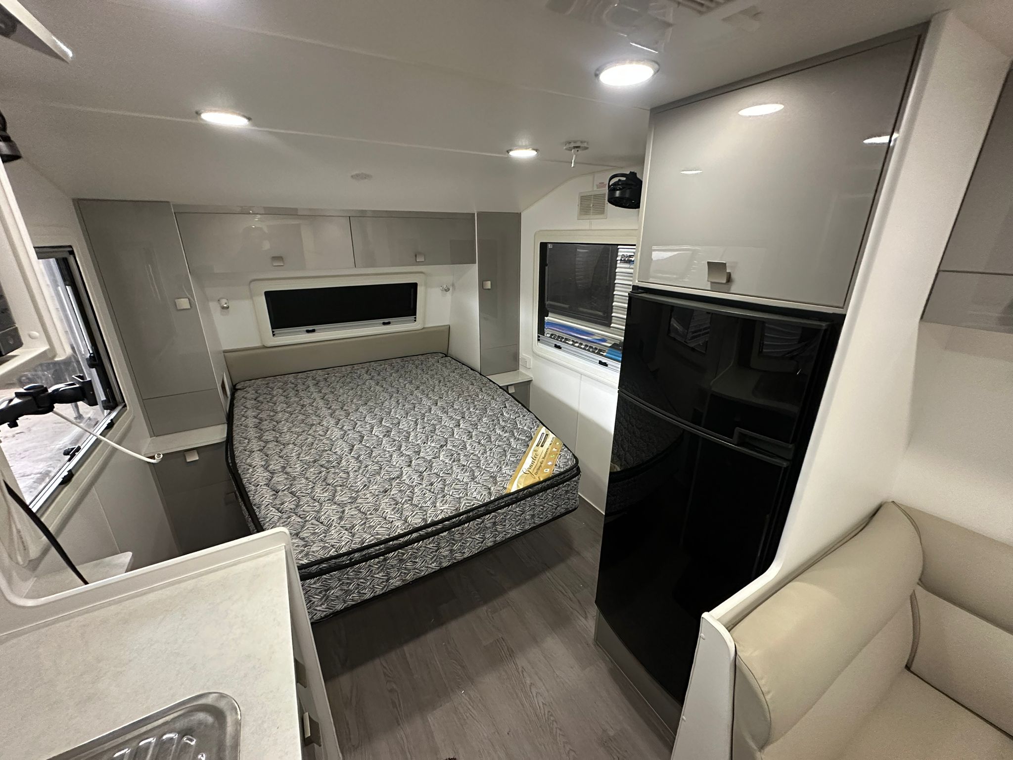 2017 Concept Innovation SEMI OFF-ROAD / TWIN AXLE / FULL ENSUITE ...